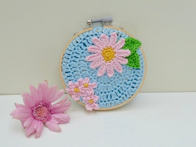 Crochet hoop, pink daisy embroidery hoop, texti... - Folksy