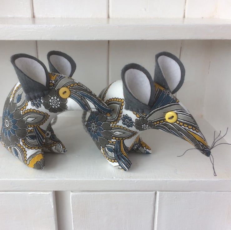 HI PETEY ! Retro Paisley Mouse - Folksy