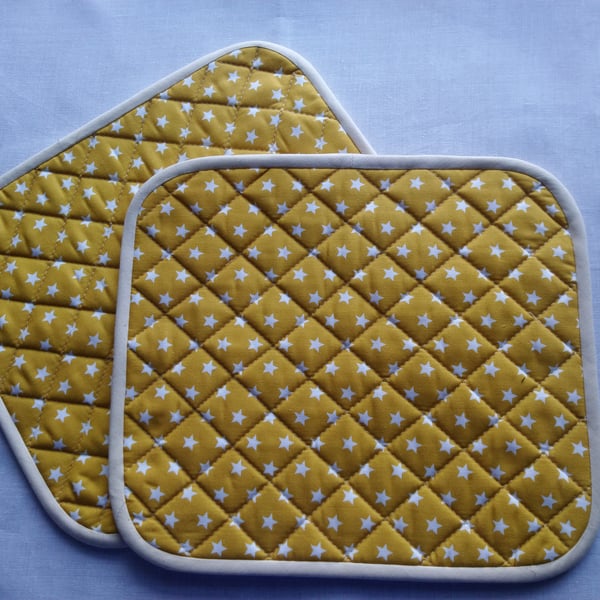 Placemats, A PAIR of Quilted Heat Resistant ma... - Folksy