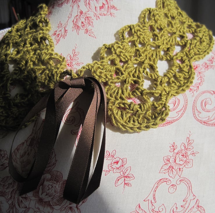 Lacy Lichen crochet collar - Folksy