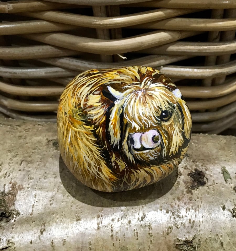 Highland cow hand painted pebble garden rock ar... - Folksy