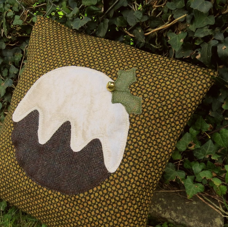 Christmas Cushion. Christmas Pudding cushion. ... - Folksy