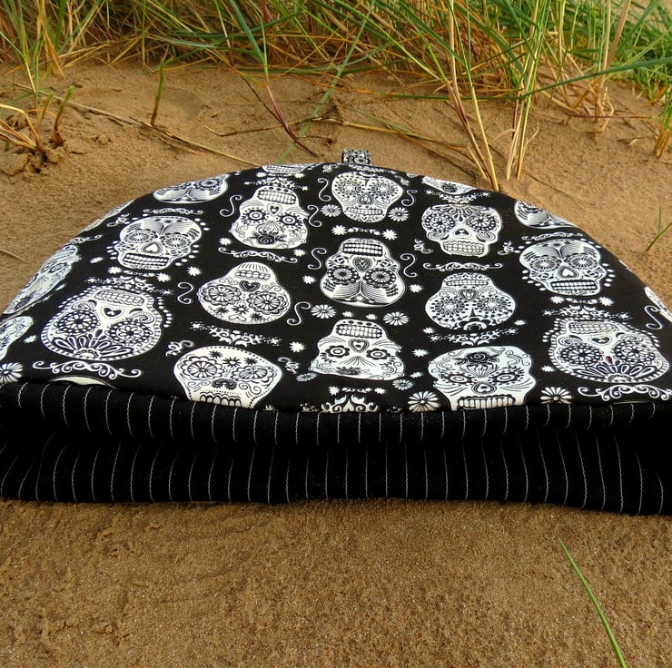 A large tea cosy with a skulls design. Made to ... - Folksy