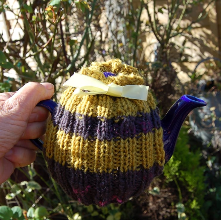 Tea cosy - to fit a small tea for one teapot r... - Folksy
