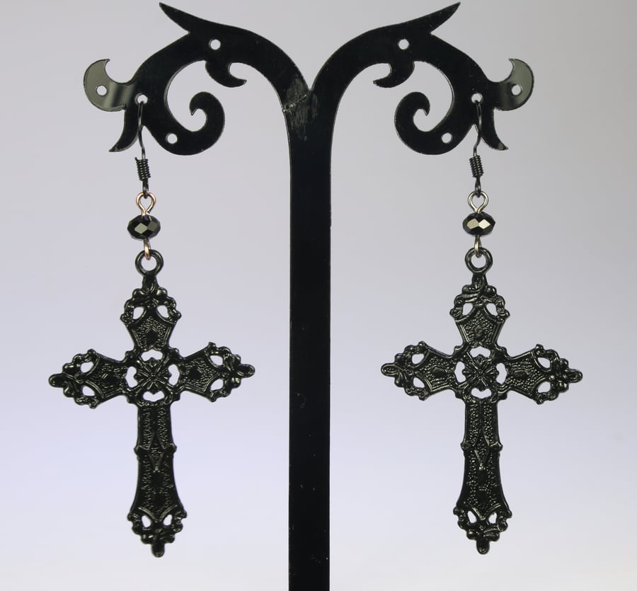 Black Gothic cross crucifix large metal hooked ... - Folksy