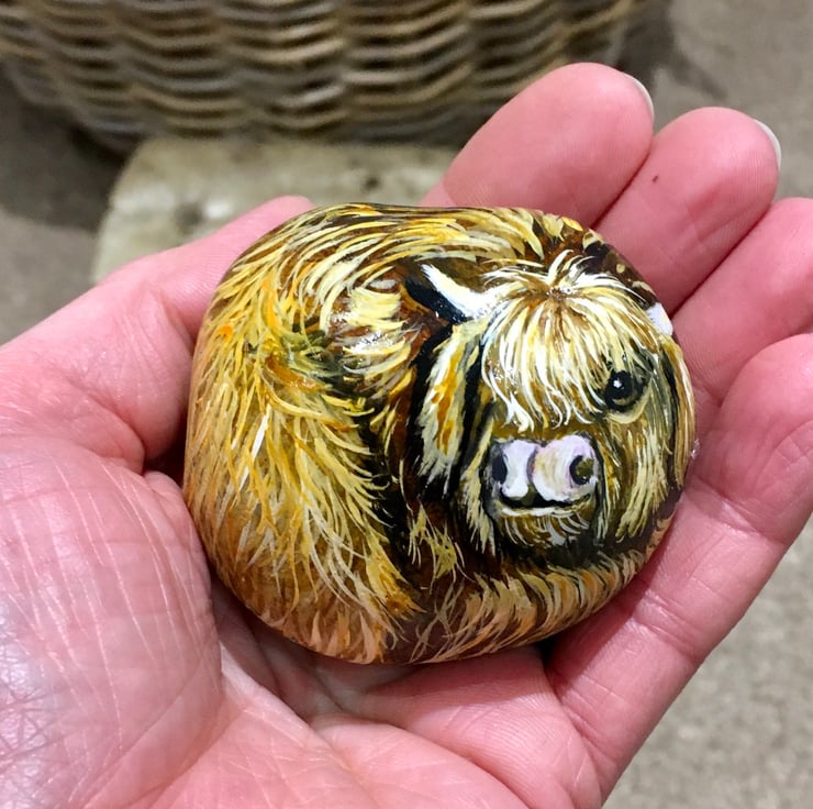 Highland cow hand painted pebble garden rock ar... - Folksy