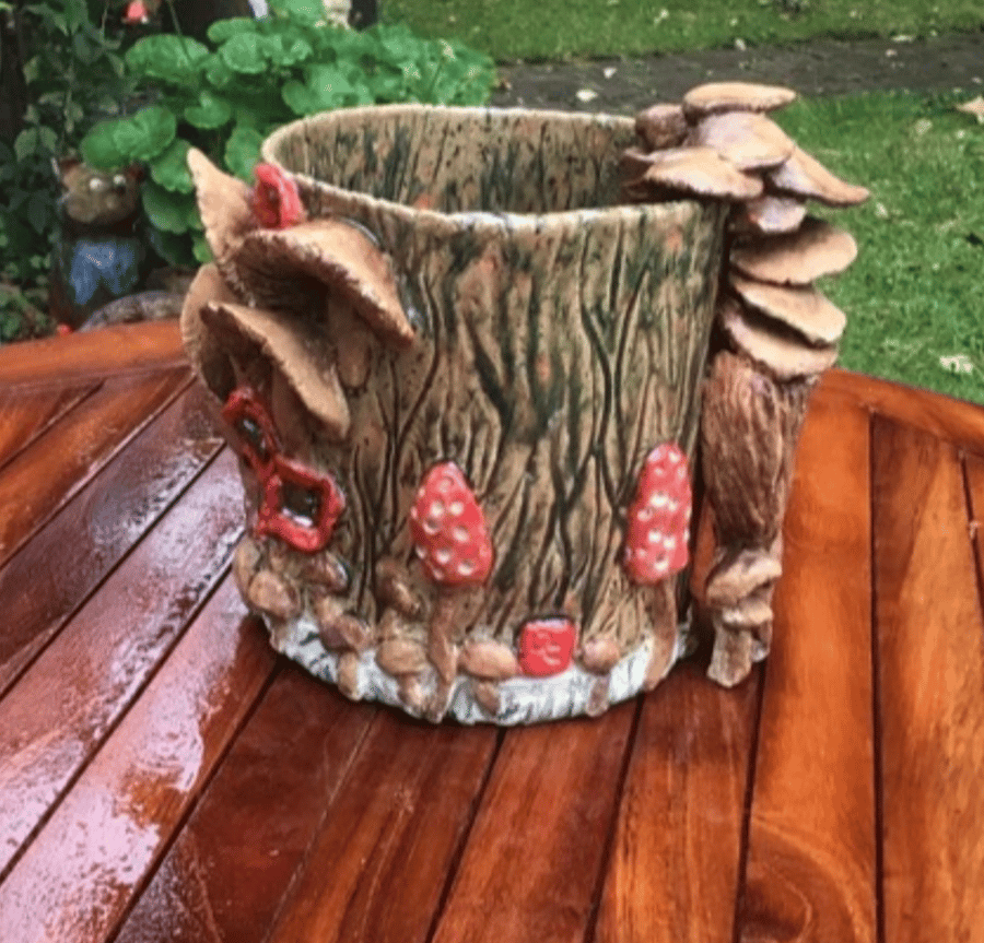 Toadstool flower pot - Folksy