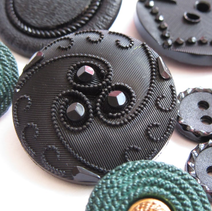 20 x Mixed Buttons - Black & Green - Folksy