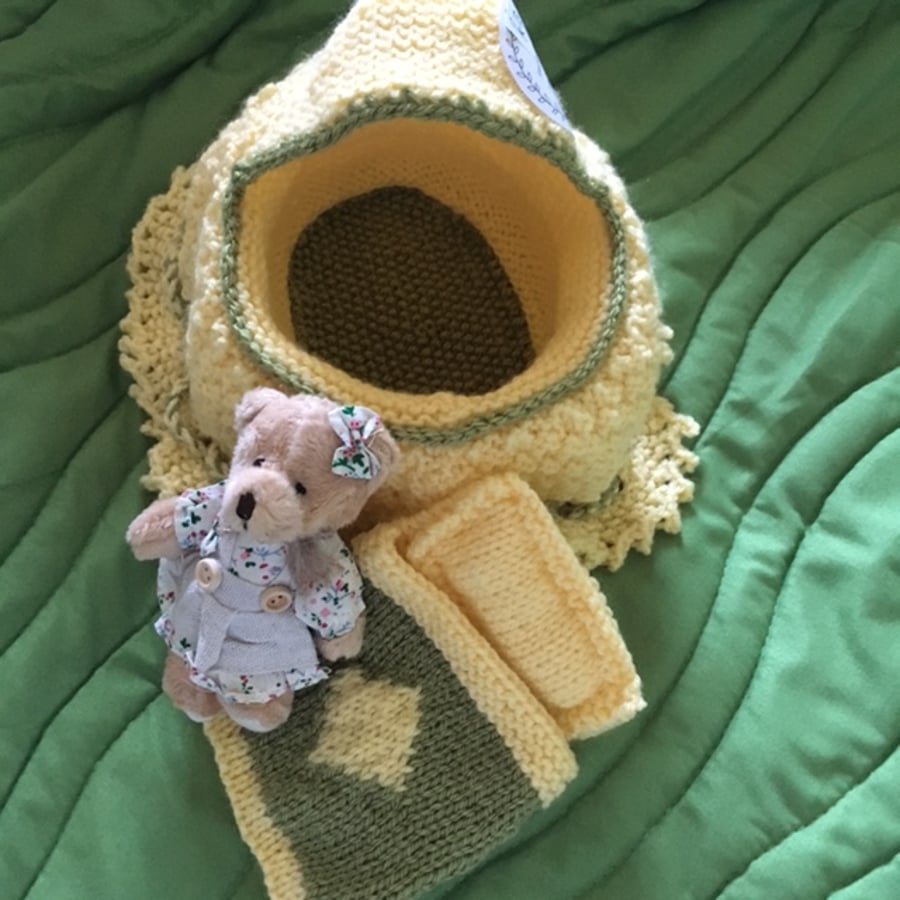 Pocket Ted in a Bed - Lemon and Green - Folksy