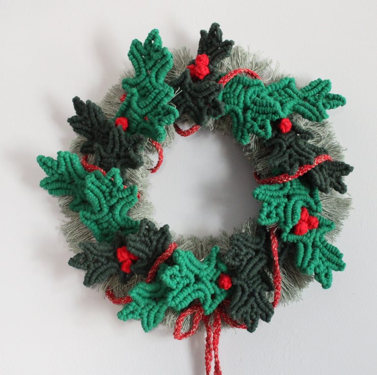 Macrame wall hanging, Christmas wreath, holly w... - Folksy