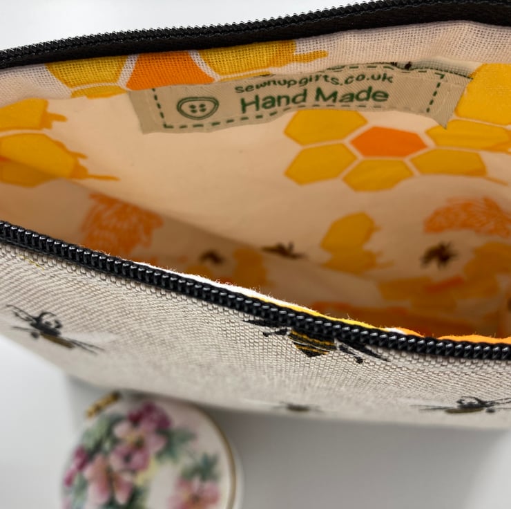 Make up pouch or storage purse. Cut from linen... - Folksy