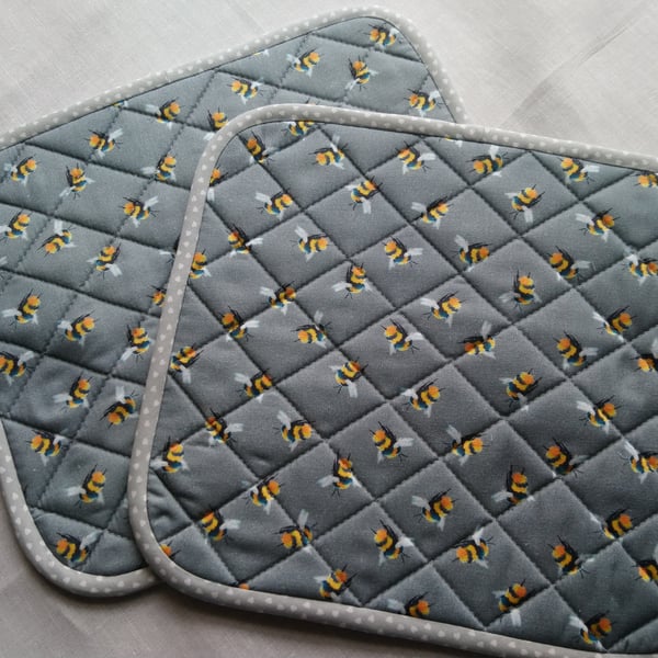 Placemats, A PAIR of Quilted Heat Resistant ma... - Folksy