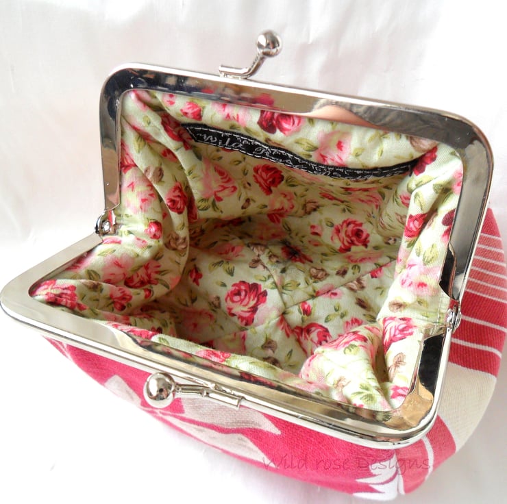 Pink floral purse with kiss lock frame - Folksy