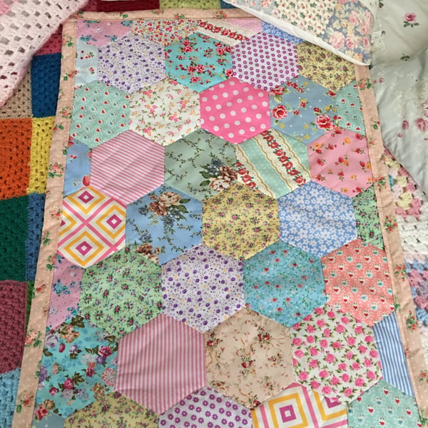 Hexagon patchwork quilt in cotton fabrics,baby... - Folksy