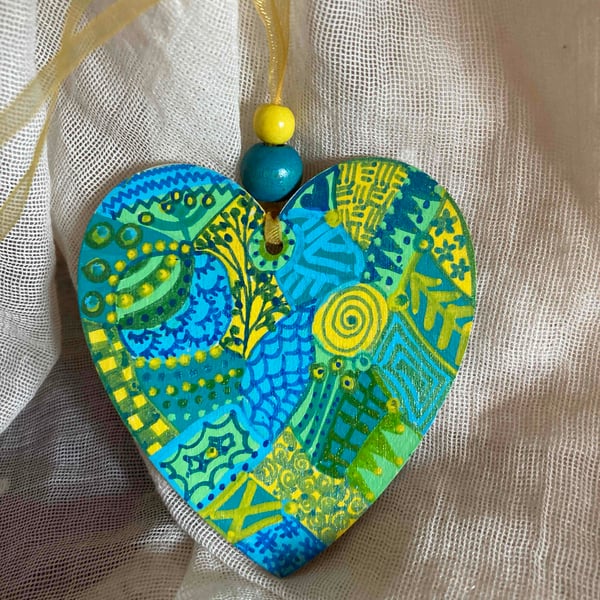 Pretty hand painted wooden heart - Folksy