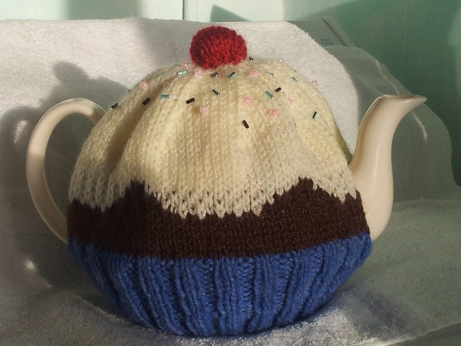 Large Cupcake Tea Cosy - Folksy