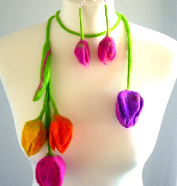 SALE... Hand Felted, Wool Jewelry felted sca... - Folksy