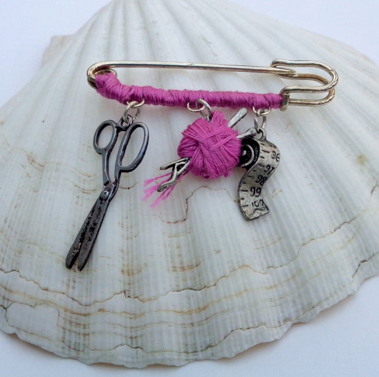 Kilt-pin brooch with knitting charms - Folksy