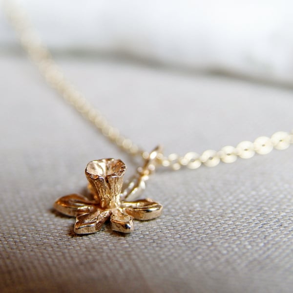 Gold Flower Necklace, Daffodil Pendant, 9ct Gol... - Folksy