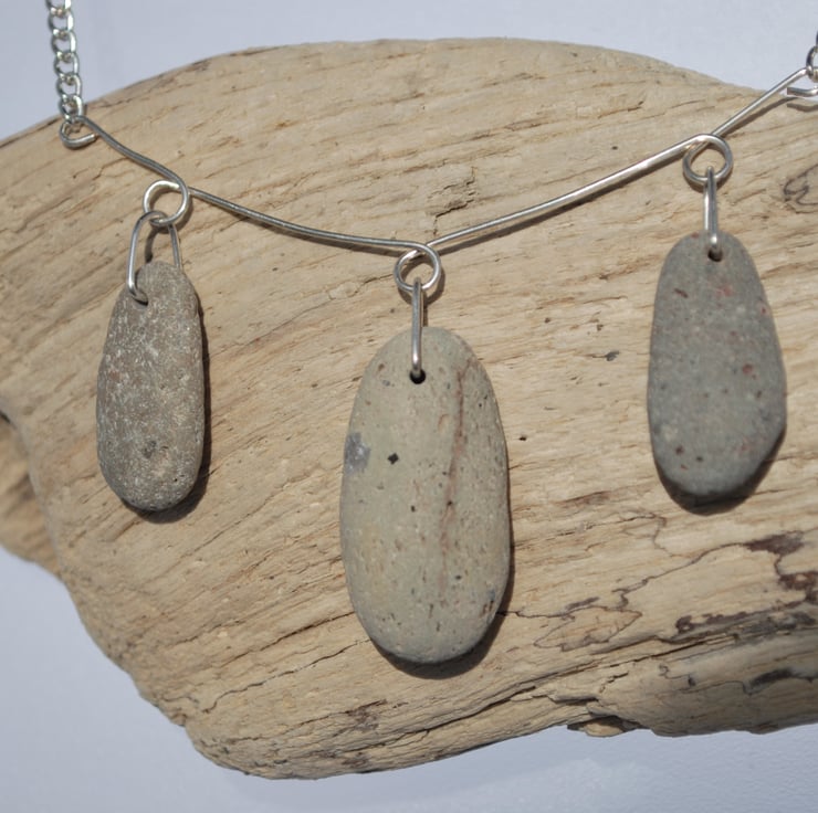 Beach pebble necklace - Folksy