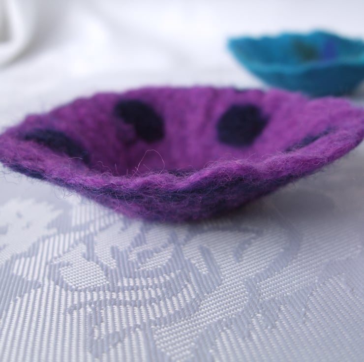 Tiny felt dishes - Folksy