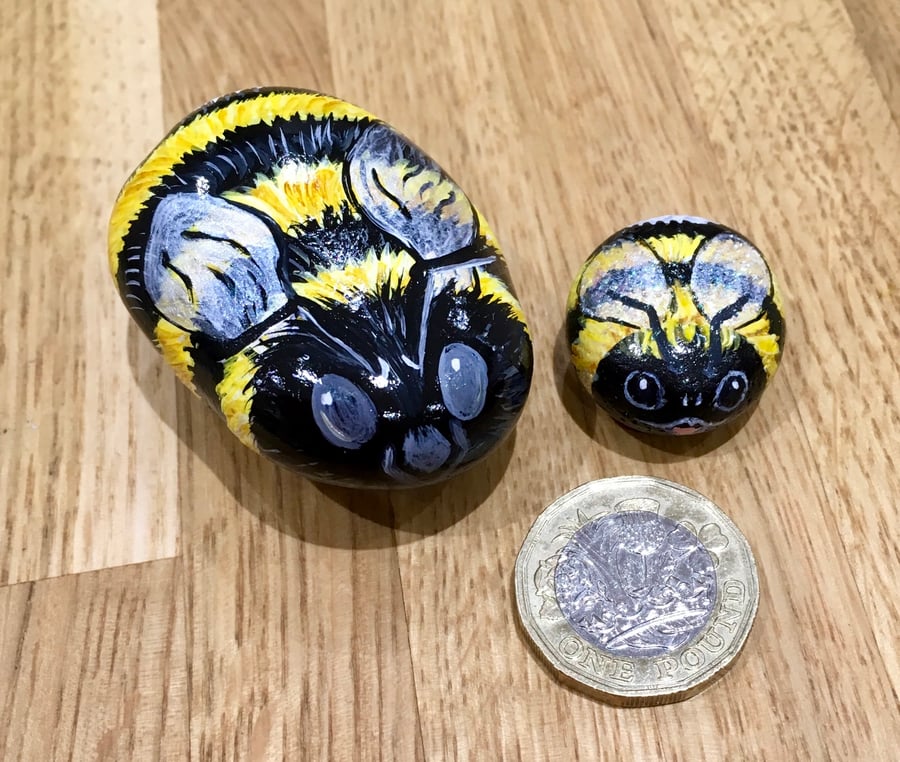 Bee hand painted stones garden rock art wildlif... - Folksy