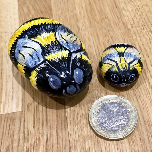 Bee hand painted stones garden rock art wildlif... - Folksy
