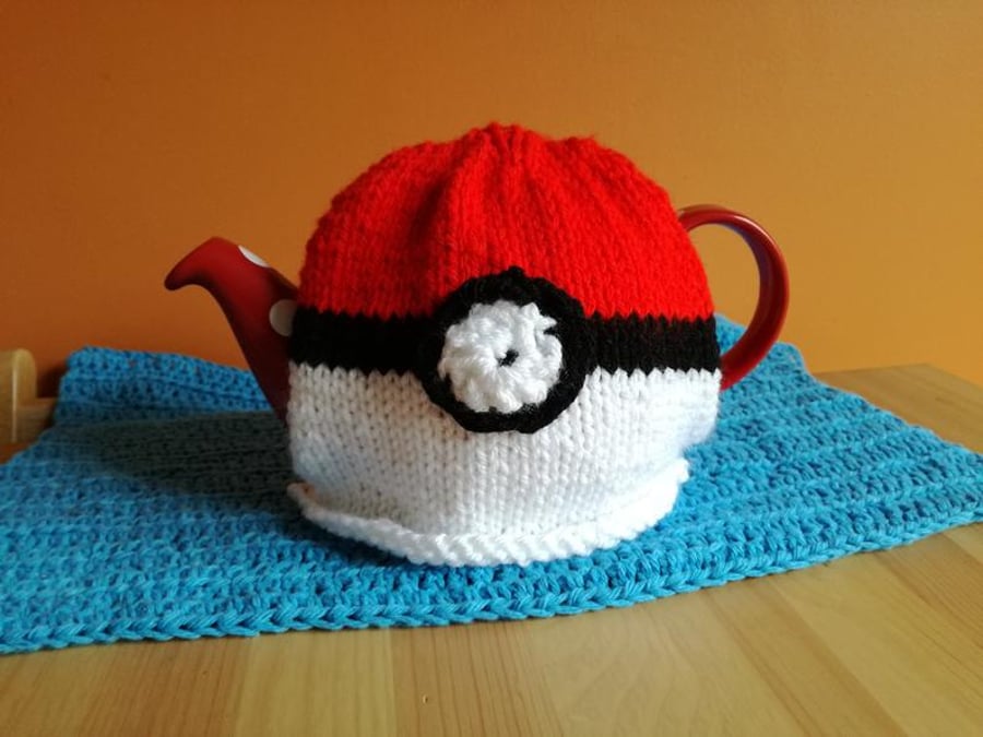 Pokeball tea cosy - Folksy