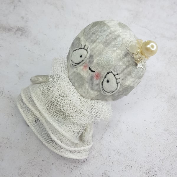 Miniature Moon Doll, Béla - Folksy