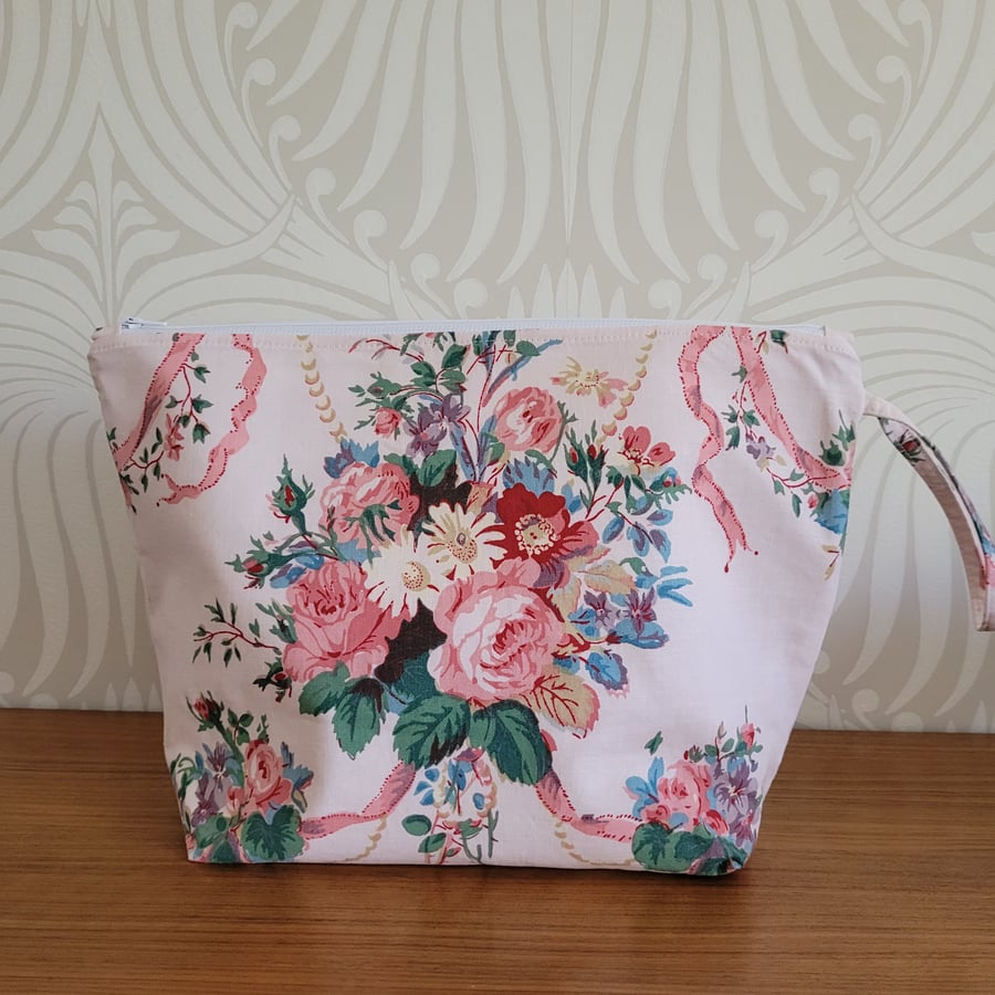 Vintage pink floral fabric large wash bag toile... - Folksy