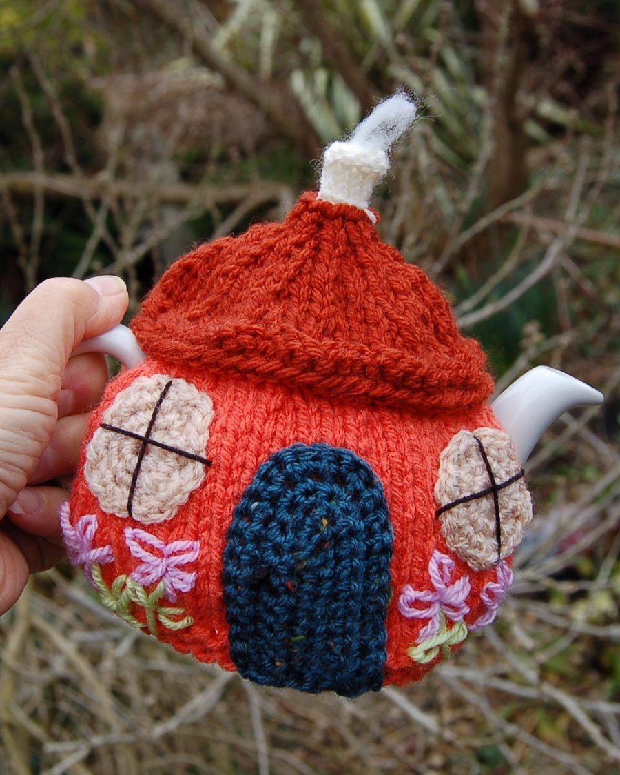 Knitted tea cosy - Country cottage design to f... - Folksy