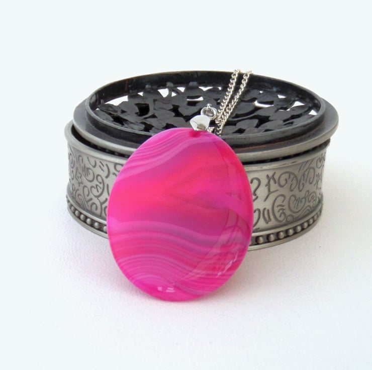 Pink banded agate pendant necklace - Folksy