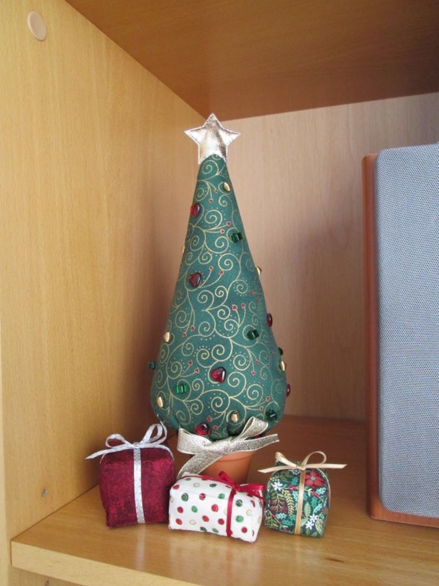 'Scrolls' Christmas Tree and Parcel Set - Folksy