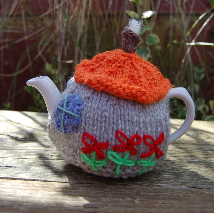 Knitted tea cosy - Country cottage design to f... - Folksy