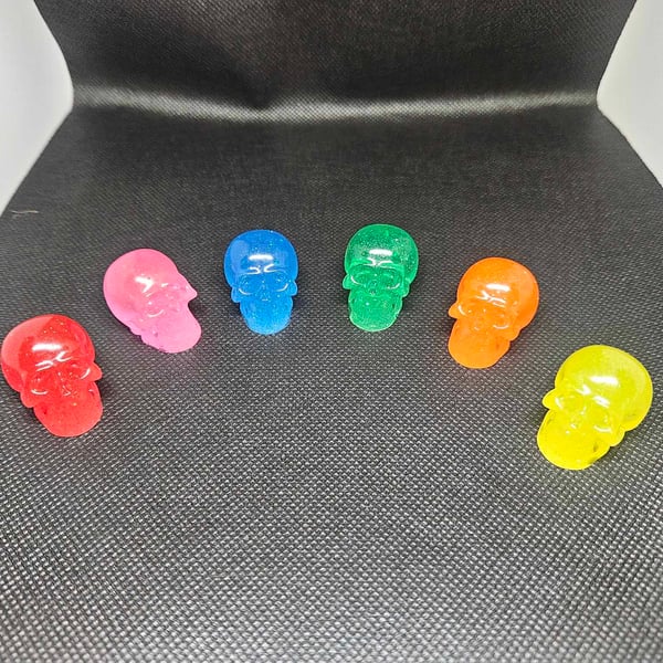 Handmade Resin Skull Keyring - Folksy