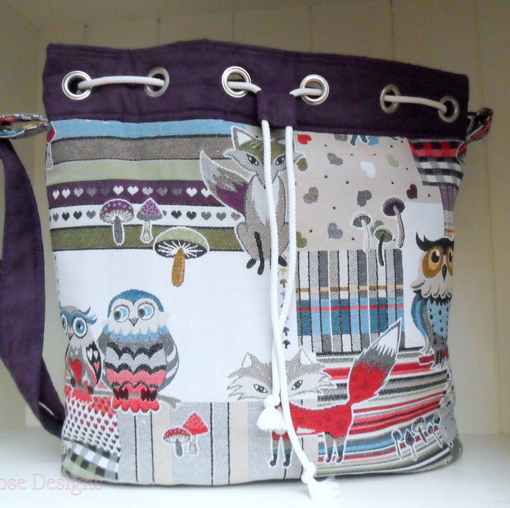 Bucket bag in an owl and fox fabric. Duffle bag. - Folksy