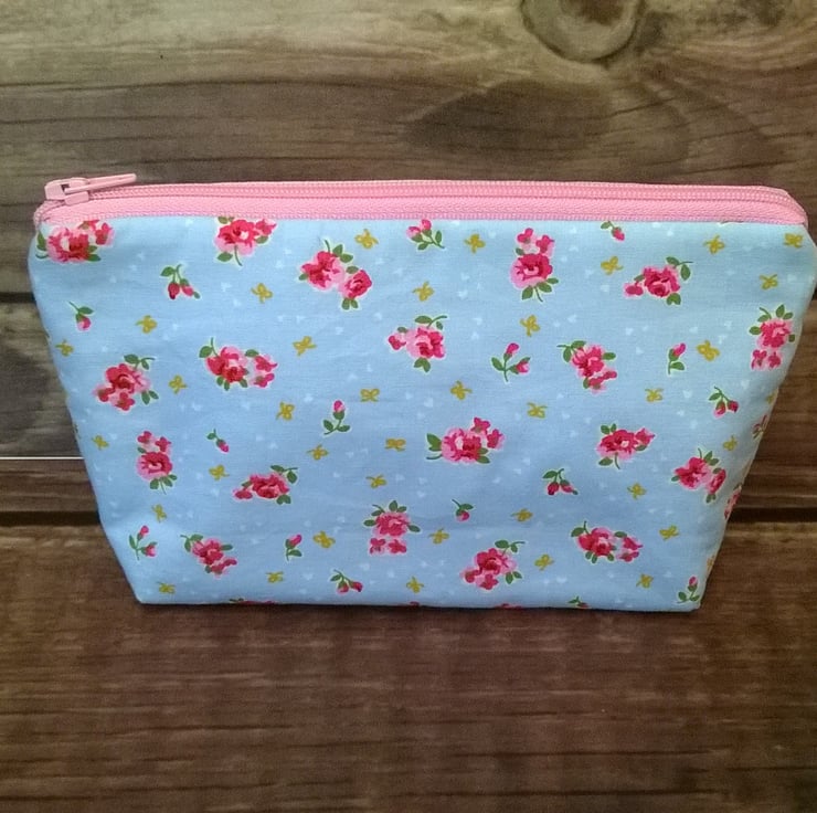Make up bag, 100% cotton, lined, pale blue flor... - Folksy