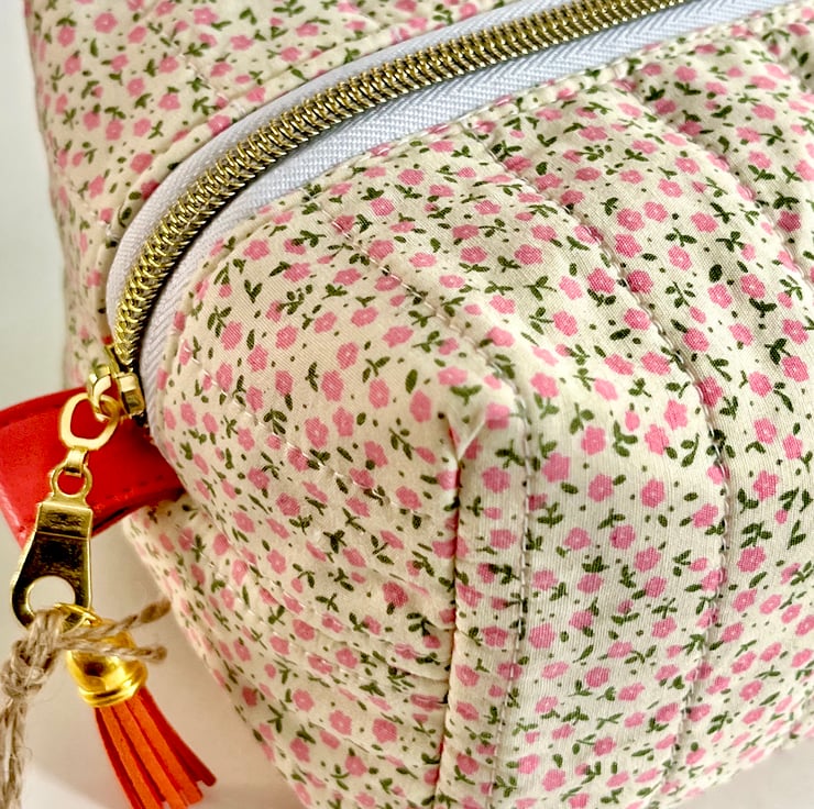 Floral Print Box Shape Quilted Toiletry Bag - Folksy