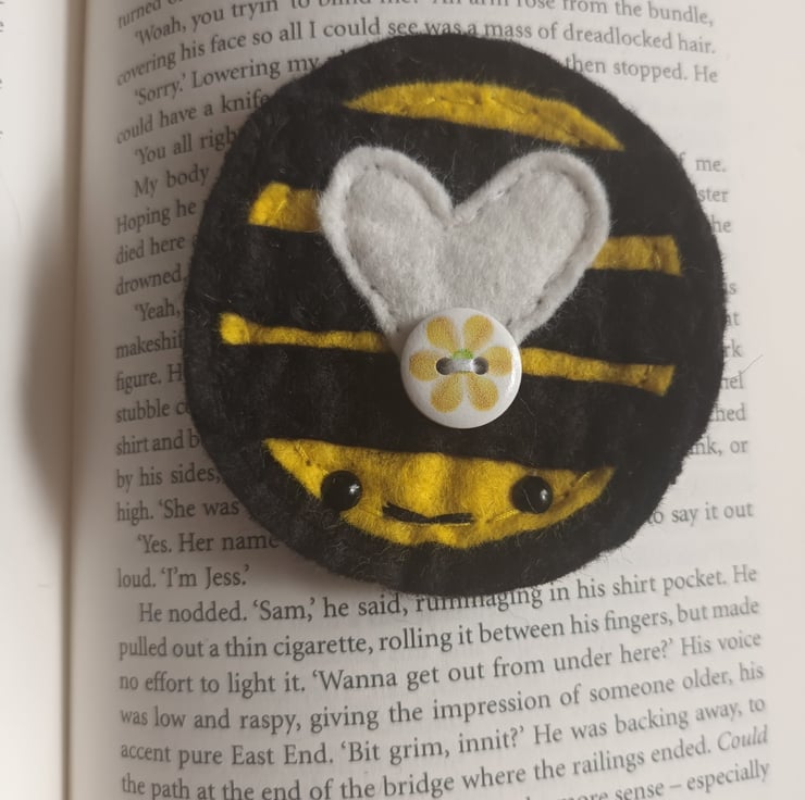 'Bumble bee' bookmark,love to read,books,readin... - Folksy