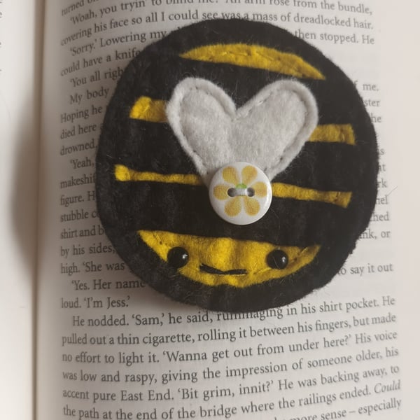 'Bumble bee' bookmark,love to read,books,readin... - Folksy