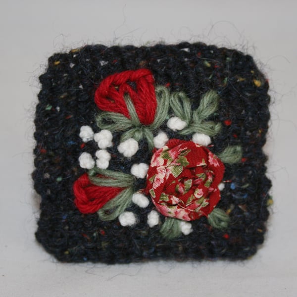 Embroidered Brooch - Red Roses - Folksy