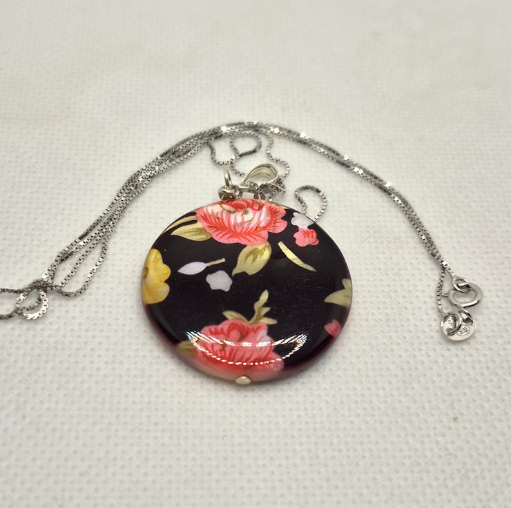 Painted shell coin style pendant necklace with ... - Folksy