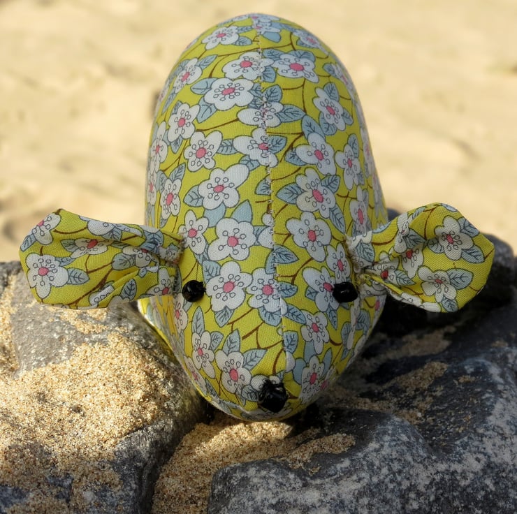 A floral mouse pin cushion. Made from Liberty ... - Folksy