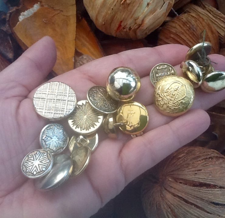 Selection of mixed vintage yellow metal buttons... - Folksy