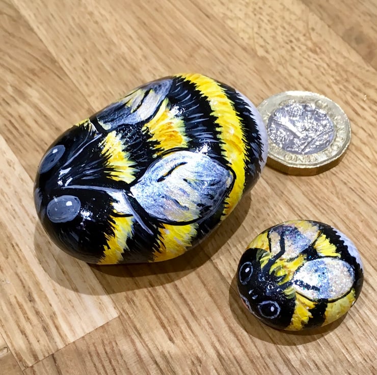 Bee hand painted stones garden rock art wildlif... - Folksy