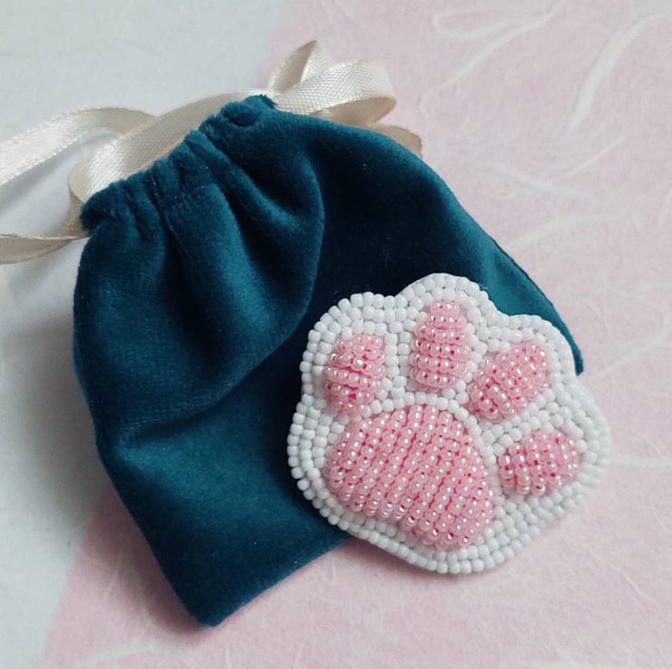 Handmade Beaded Cat Paw Brooch – White & Pink - Folksy