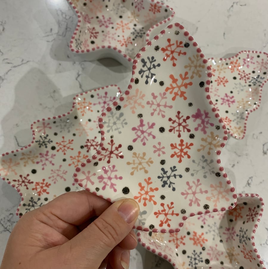 Hand Painted Ceramic Festive Snowflake Tree sha... - Folksy
