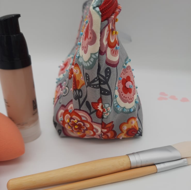 Makeup bag beaded flowers in grey. - Folksy