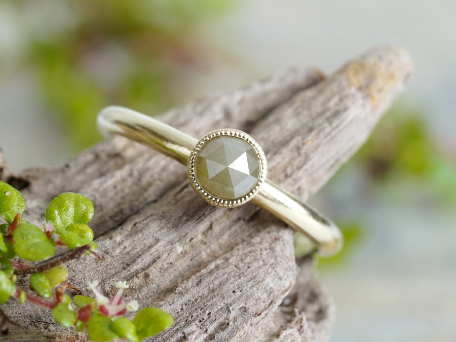 Olive Green Diamond Ring in 18ct Yellow Gold - Folksy