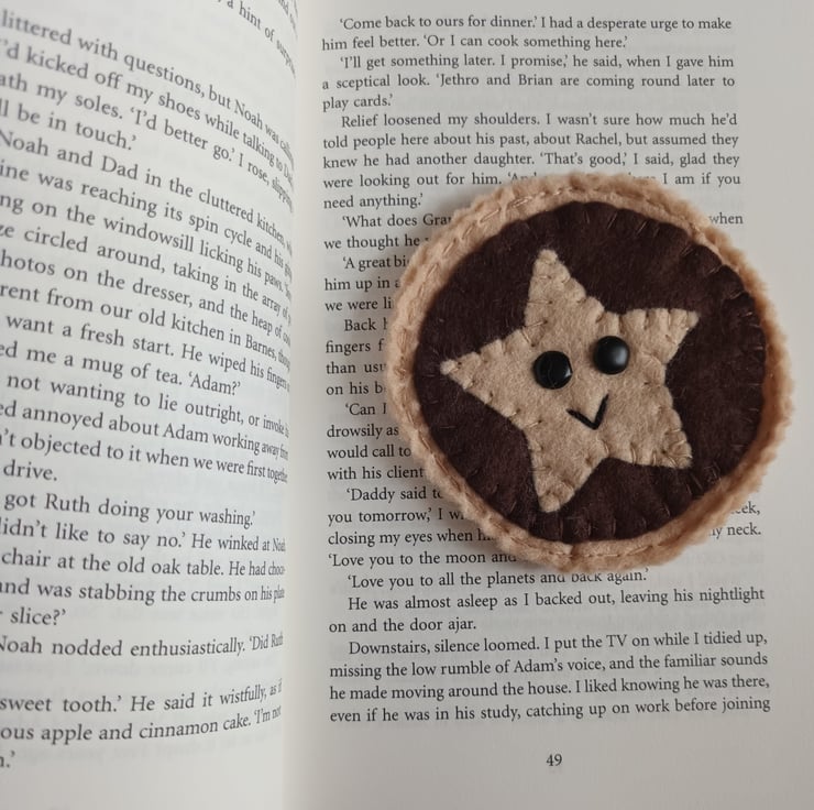 'Mince pie' wool blend felt bookmark,love to re... - Folksy